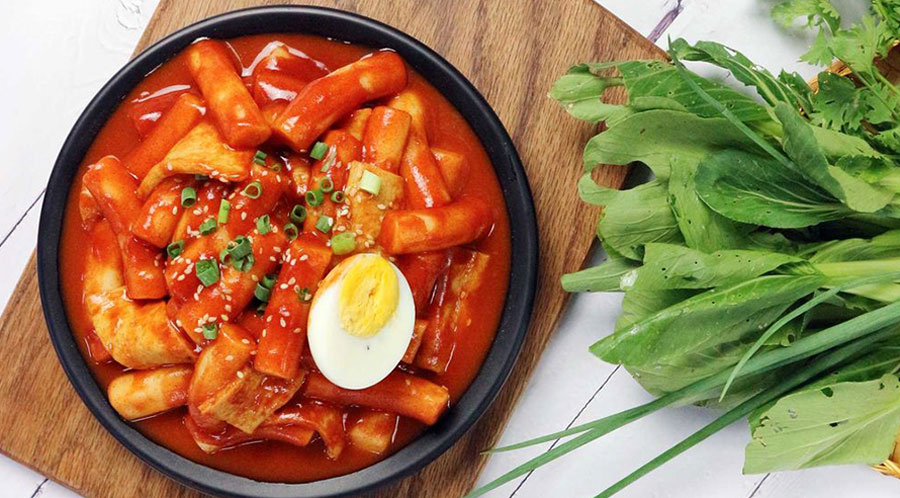 Cách làm tokbokki Hàn Quốc kiểu Việt Nam ngon, độc đáo với nguyên liệu ...